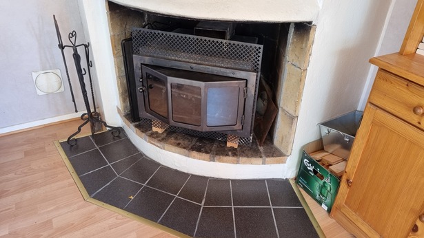 Montera en kasett till en öppen spis i Mark – Servicefinder – Arkiv