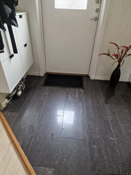 Lägga nytt klinker i hall samt ta bort golvvärmen i Örebro ...