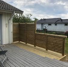 Bygga insynsskydd och vindskydd runt altanen i Trollhättan ...