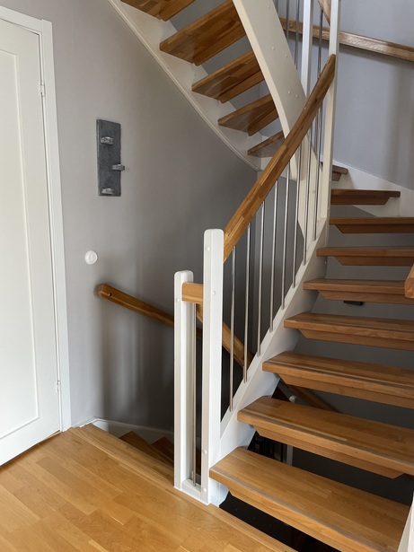 Bygga en utetrappa från balkong till uteplats i Göteborg ...