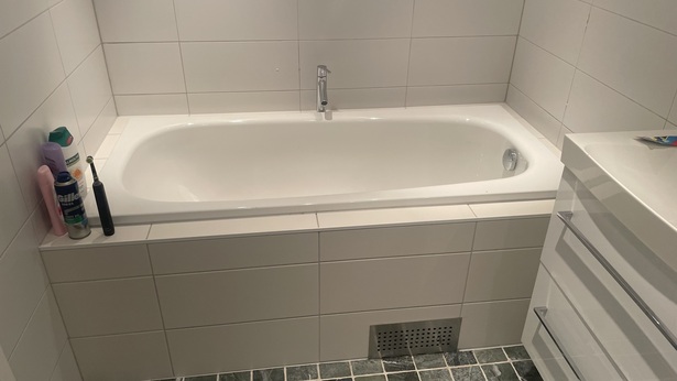 Ta bort inbyggt badkar och installera ett vanligt badkar samt byta ...