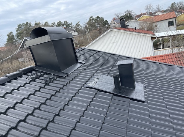 Göra om takhuv för ventilation samt plåta in skorstenen i Stockholm ...